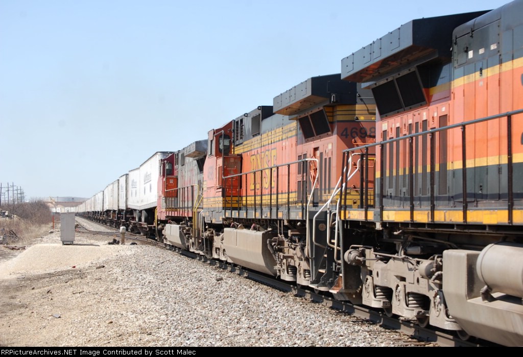 BNSF 4698